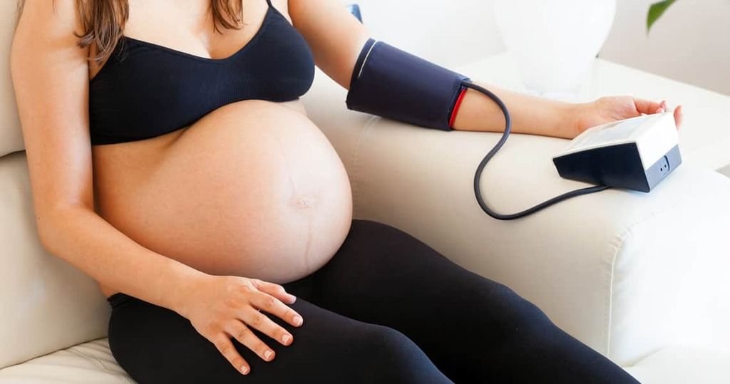 Forhøjet blodtryk hos gravide - Læs om årsagen her | Med24.dk